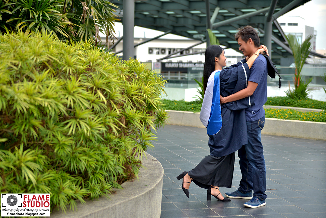 Flame Graduation Photography Studio: Graduation Convocation Family ...