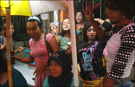 In pictures: Indonesia's waria ~ WARIA JAWA TIMUR