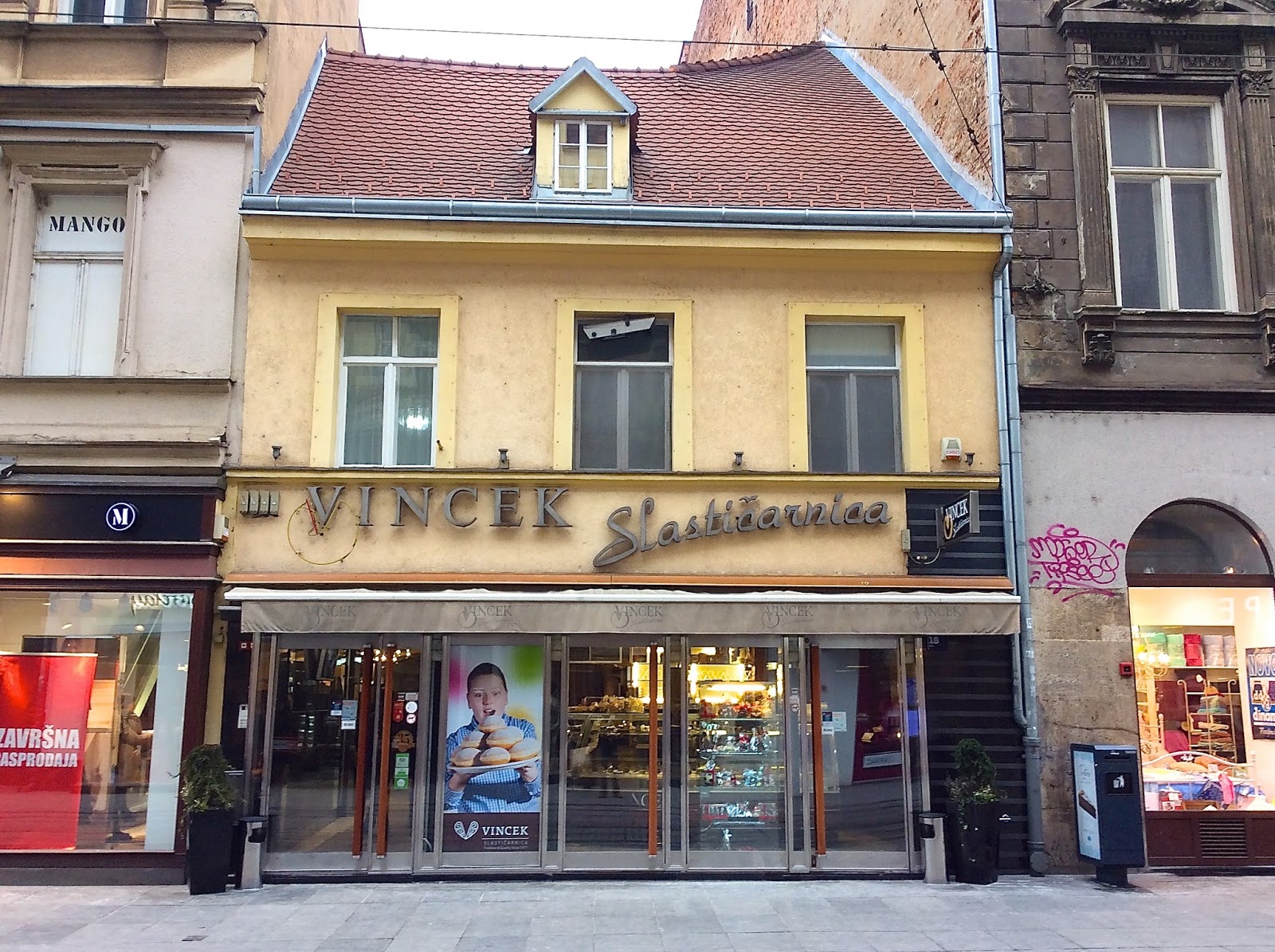 世界の素晴らしきカフェ IT'S A WONDERFUL CAFE: VINCEK - Ilica｜Croatia｜Zagreb