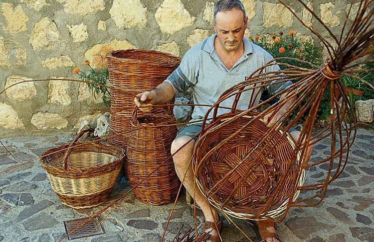 ETNOLEON: Etnografía León: NOTICIA: Cesteros, canasteros y cesterías