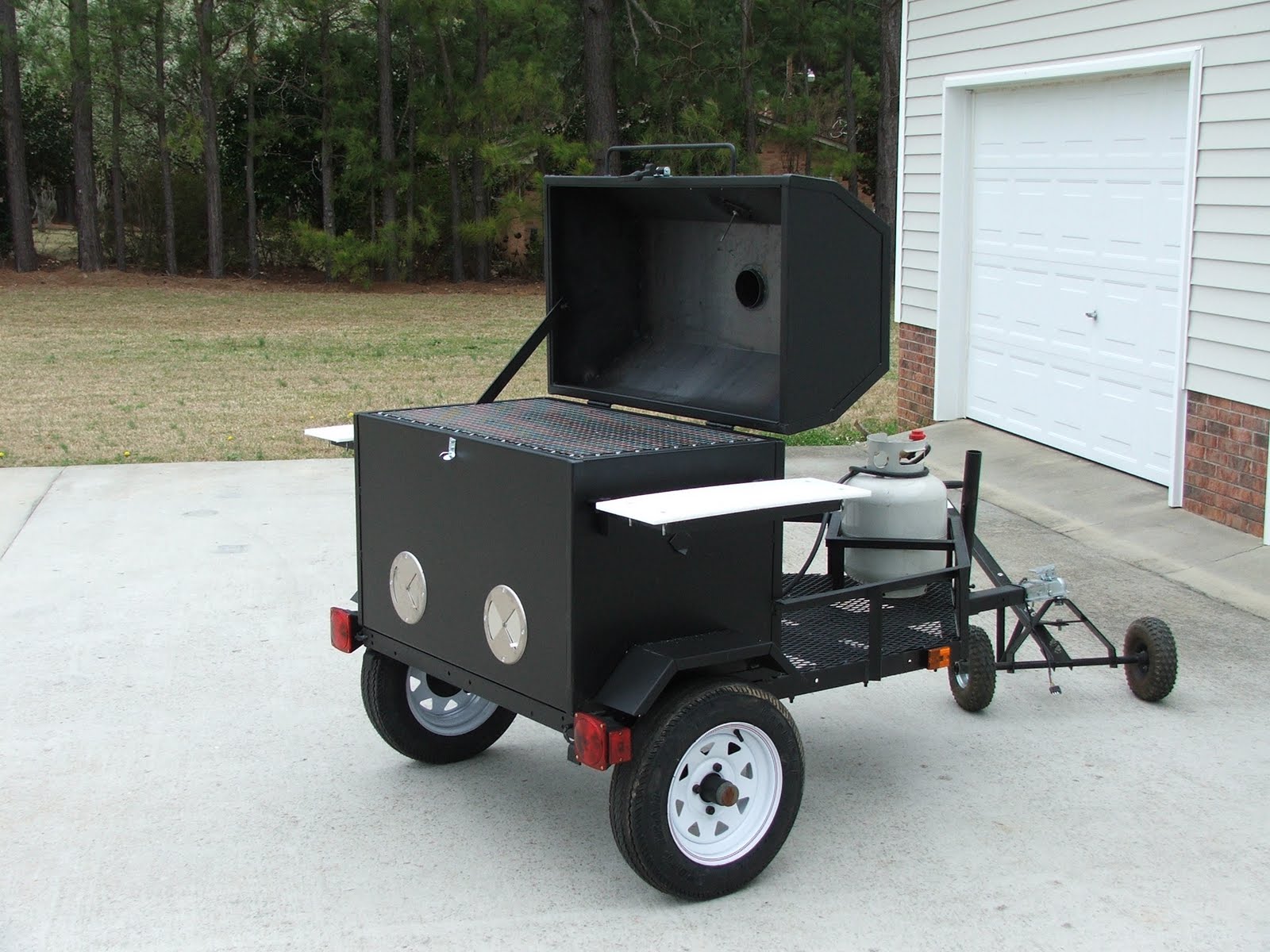 Custom Barbecue Competition Cookers: Pull Behind Mighty Max Propane ...