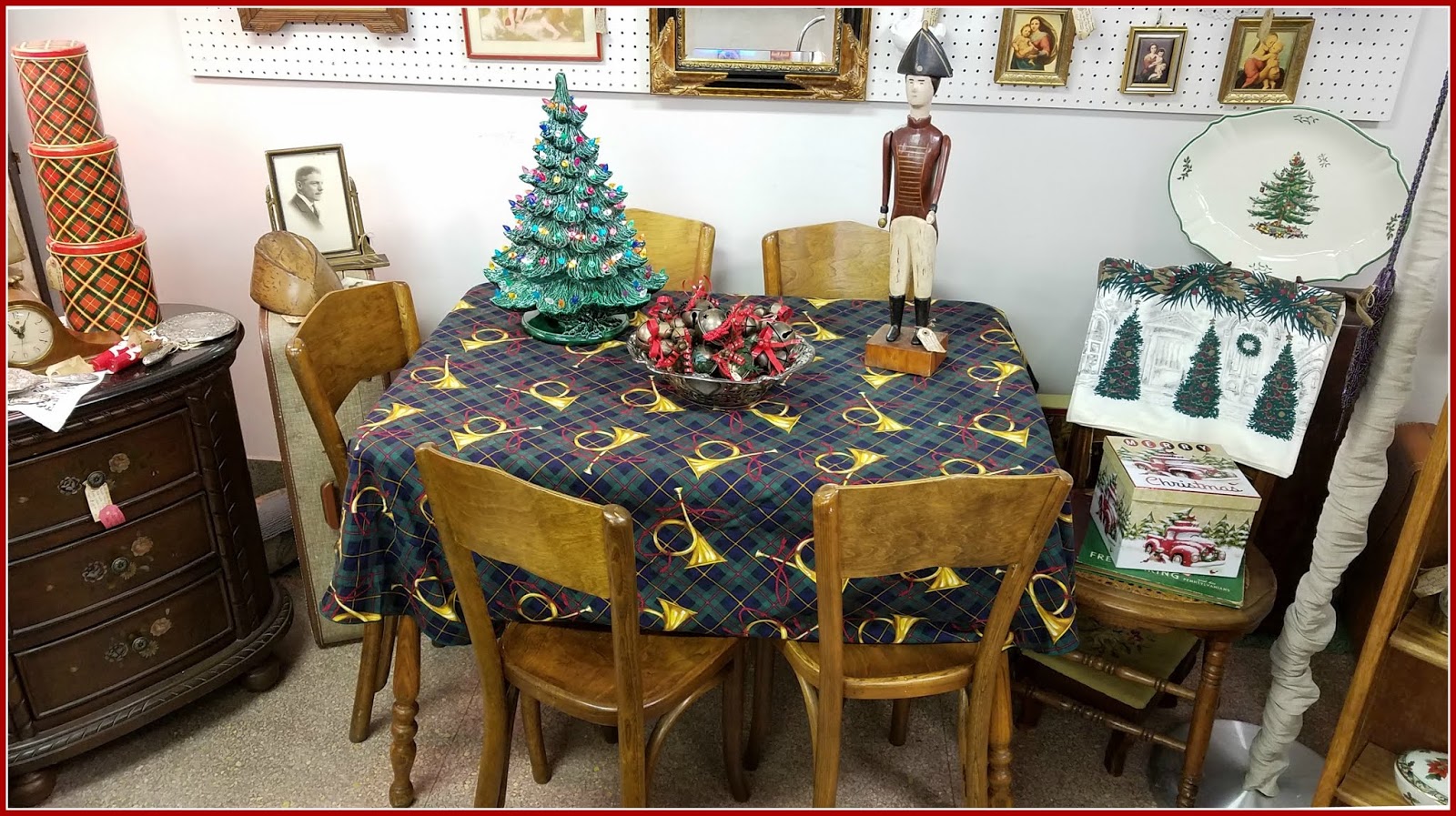 Panoply: Holiday Booth Displays 2018