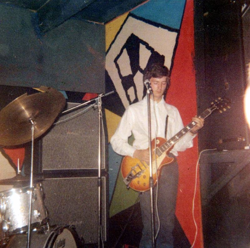 30 Fascinating Vintage Photographs of a Young Eric Clapton in the 1960s ...