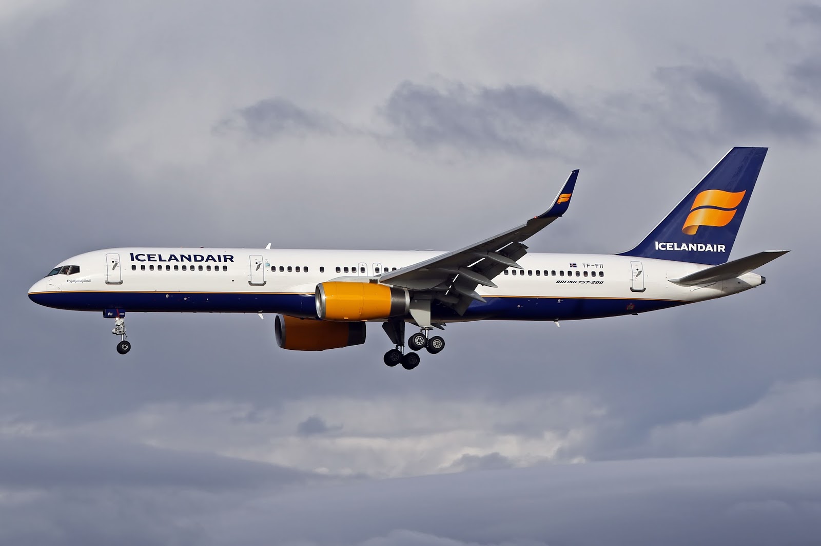 Aero Pacific Flightlines: Iceland Air Boeing 757-208 (24760/281) TF-FII ...