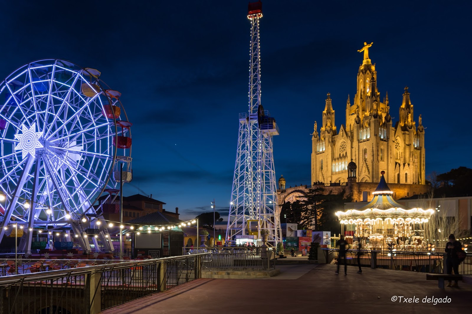 Imagenes II: Tarde noche, desde el parque de atracciones del Tibidabo.