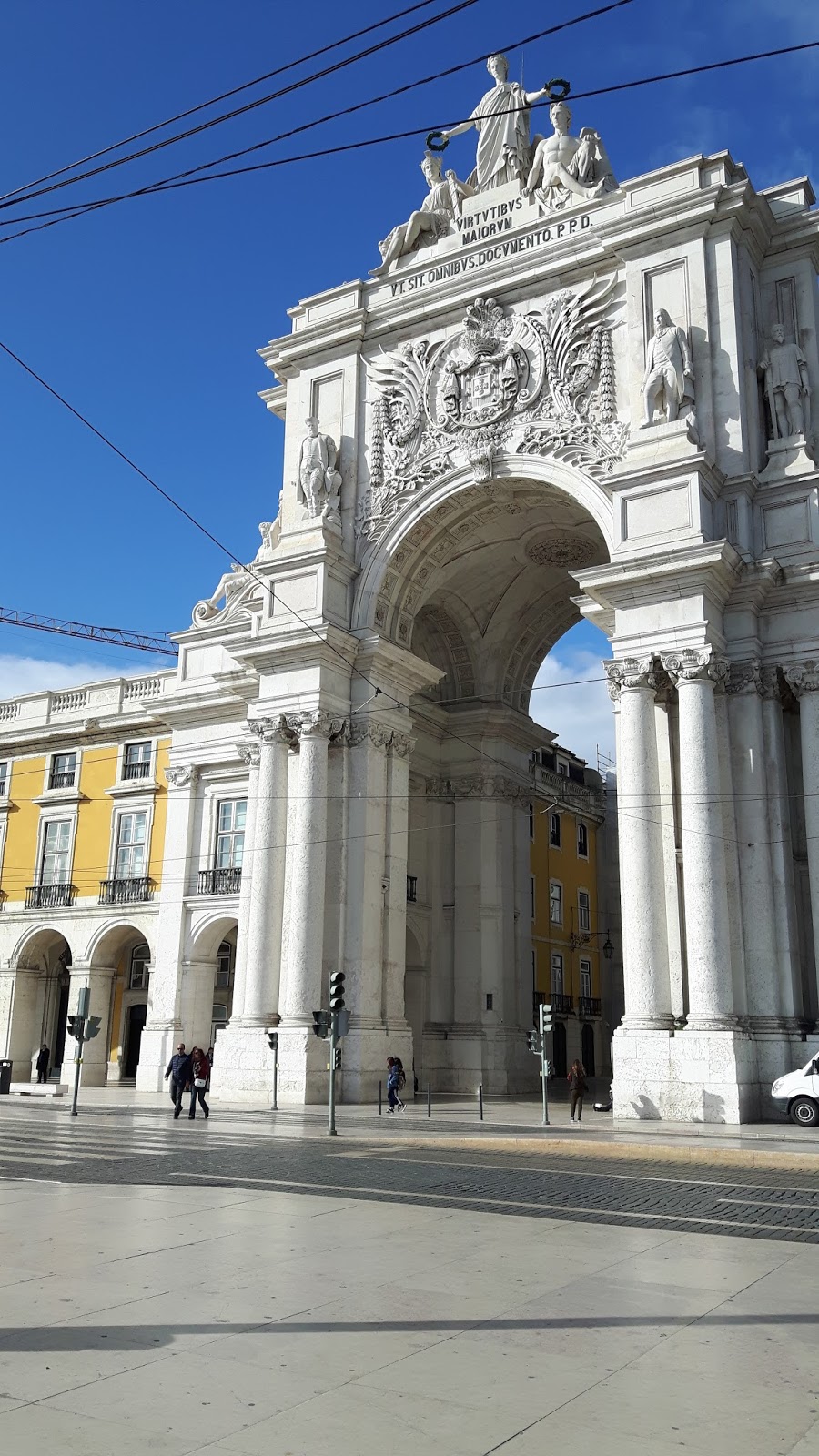 THIS and THAT: O Arco da Rua Augusta