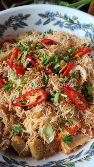 Mee Hoon Goreng Cili Kering Simple dan Sedap - Azie Kitchen