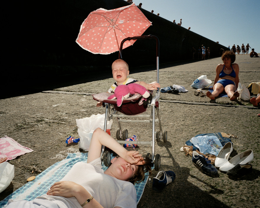 39 Photographs Reveal the Realities of New Brighton, a Working Class ...
