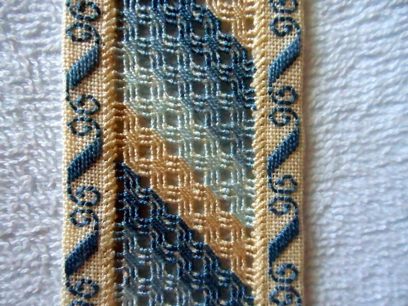 Hokkaido Kudasai: Aztec Stitch Bookmark Finish
