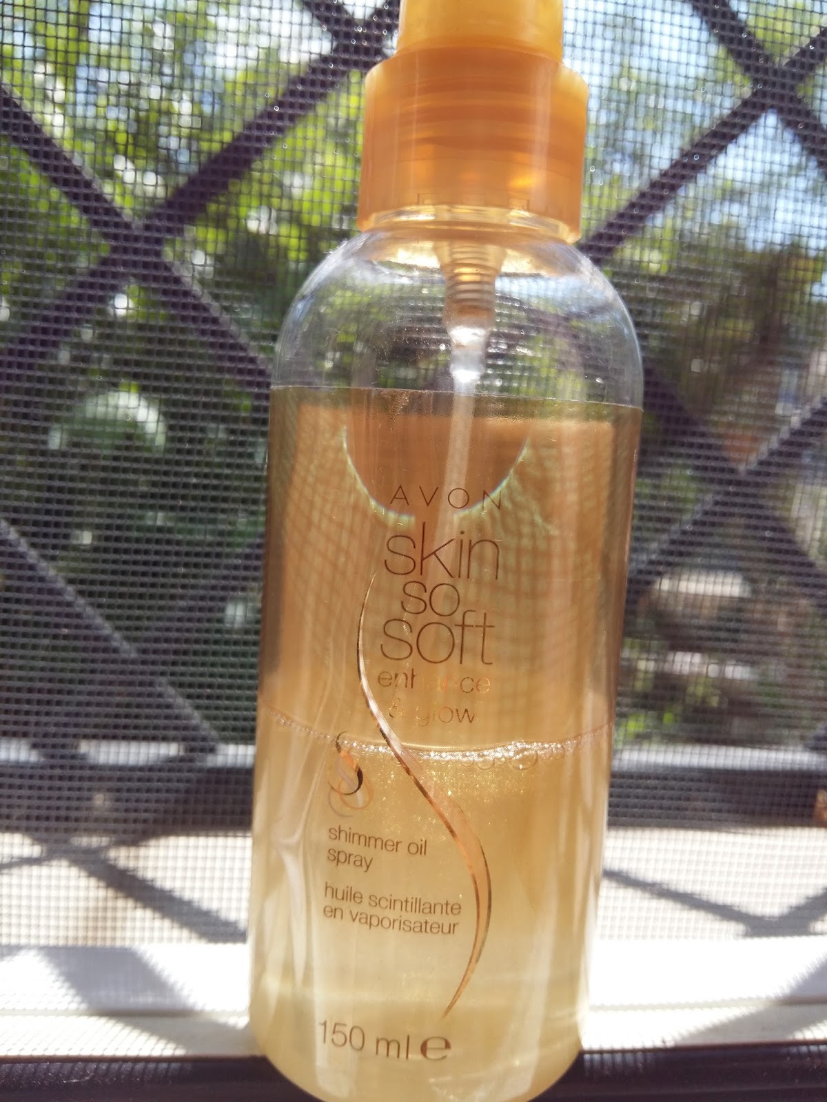 Irina's beauty blog: Spray Avon Skin So Soft Glow