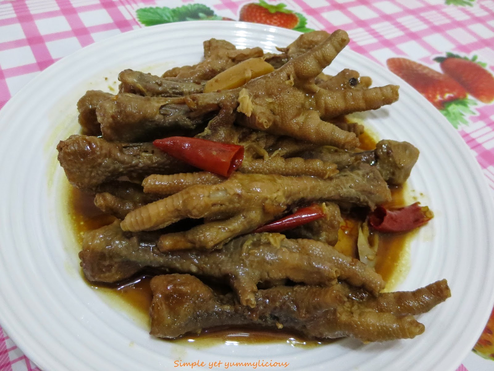 Simple yet yummylicious!: Spicy braised chicken feet