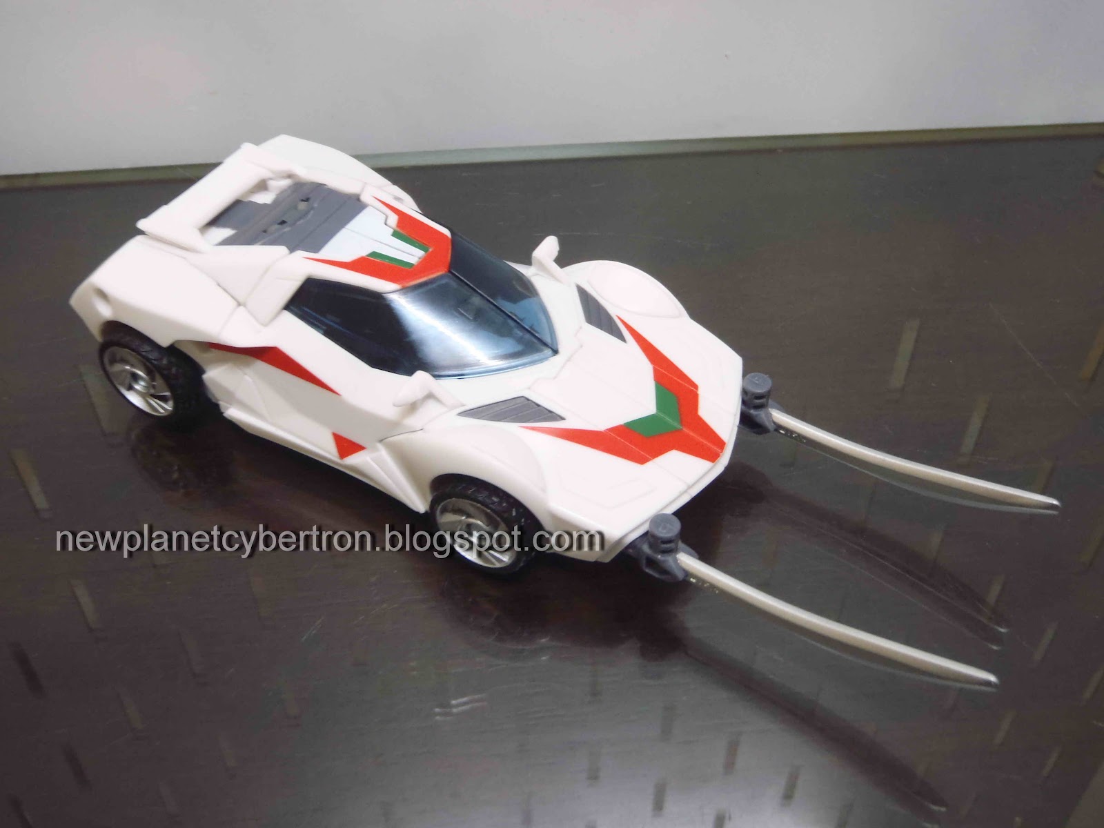 New Planet Cybertron: Transformers Review: Wheeljack (Prime RiD Deluxe)