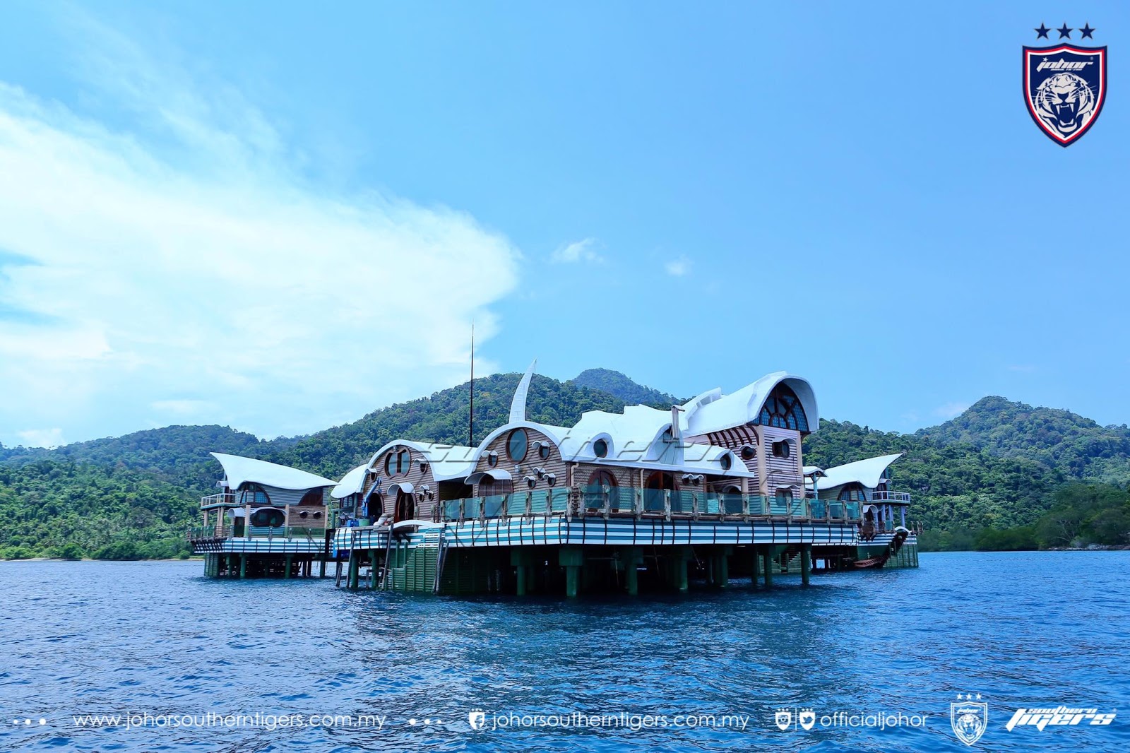 (34 GAMBAR) TAK TAU NAK PANGGIL Kelong ke Rumah ke Hotel Atas Laut ...