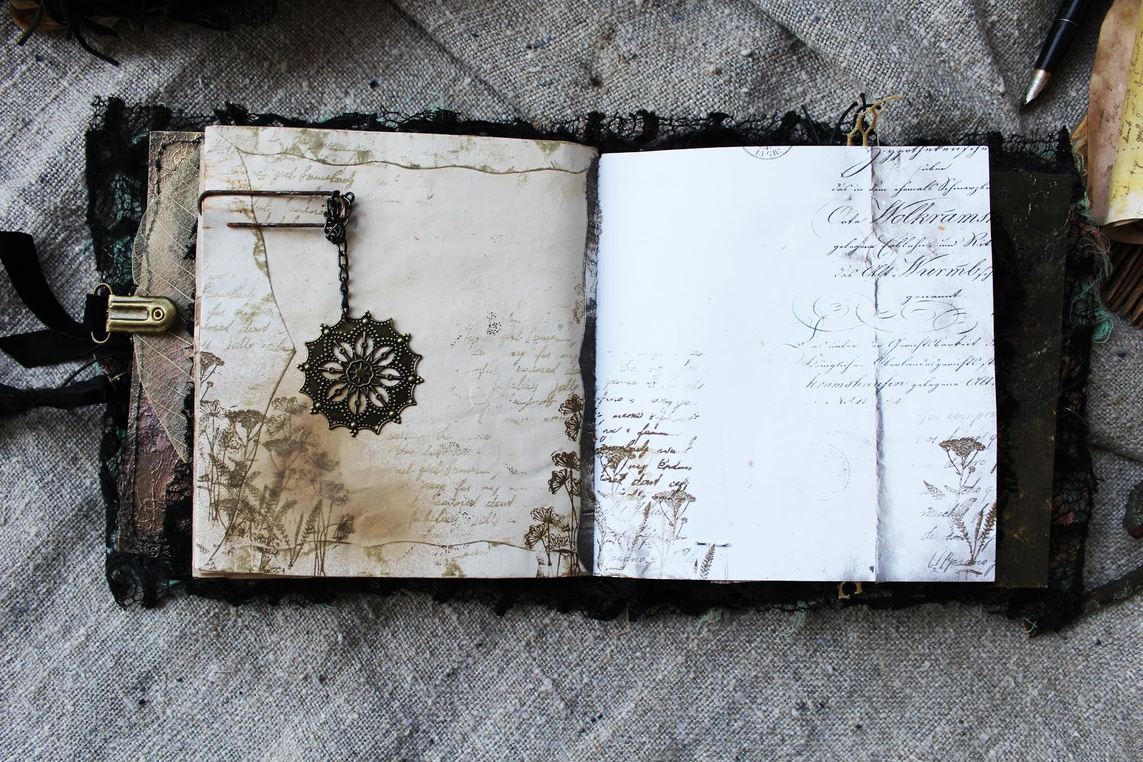 Зазеркалье : JunkBook "Книга ведьмы"