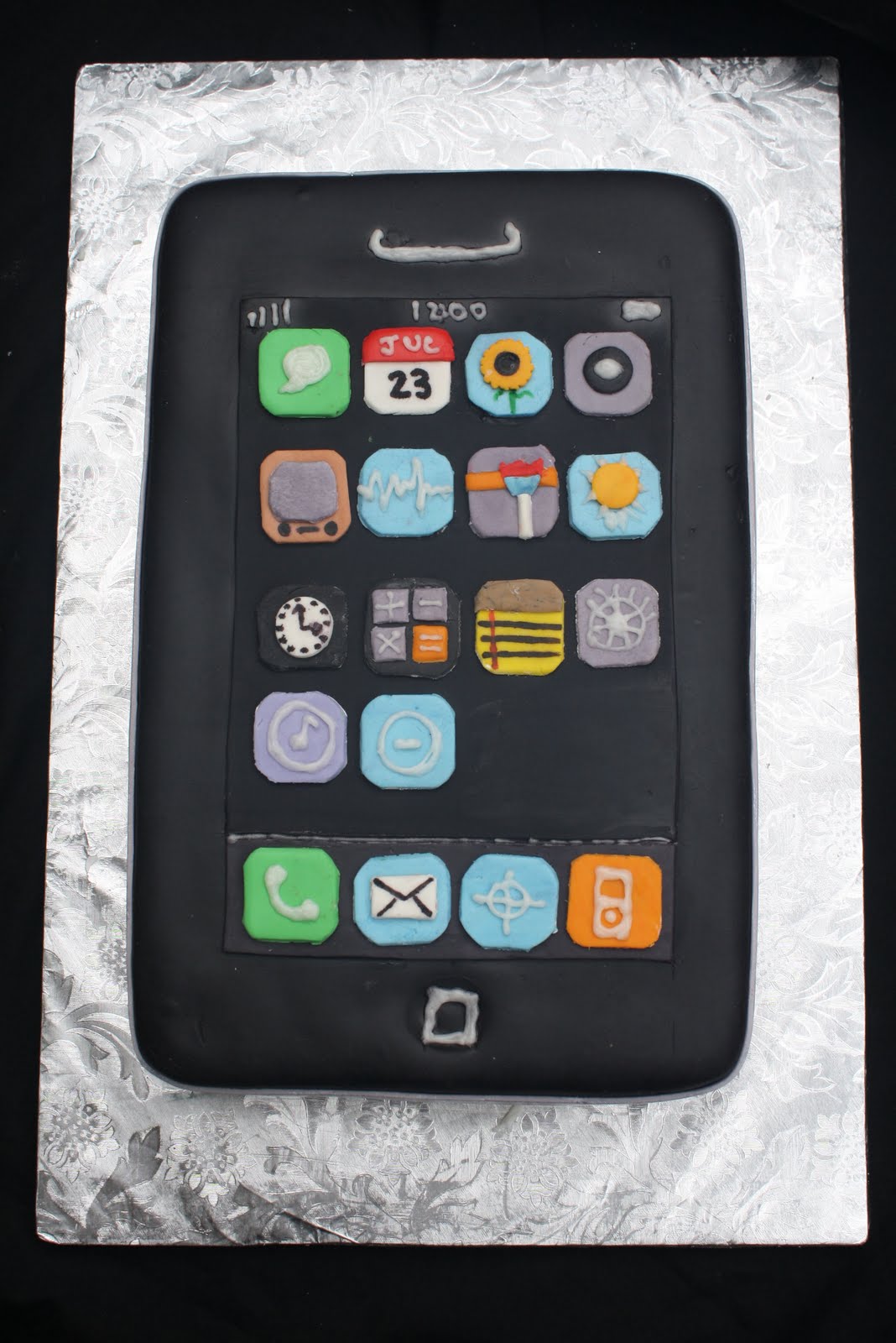 An iPhone Cake