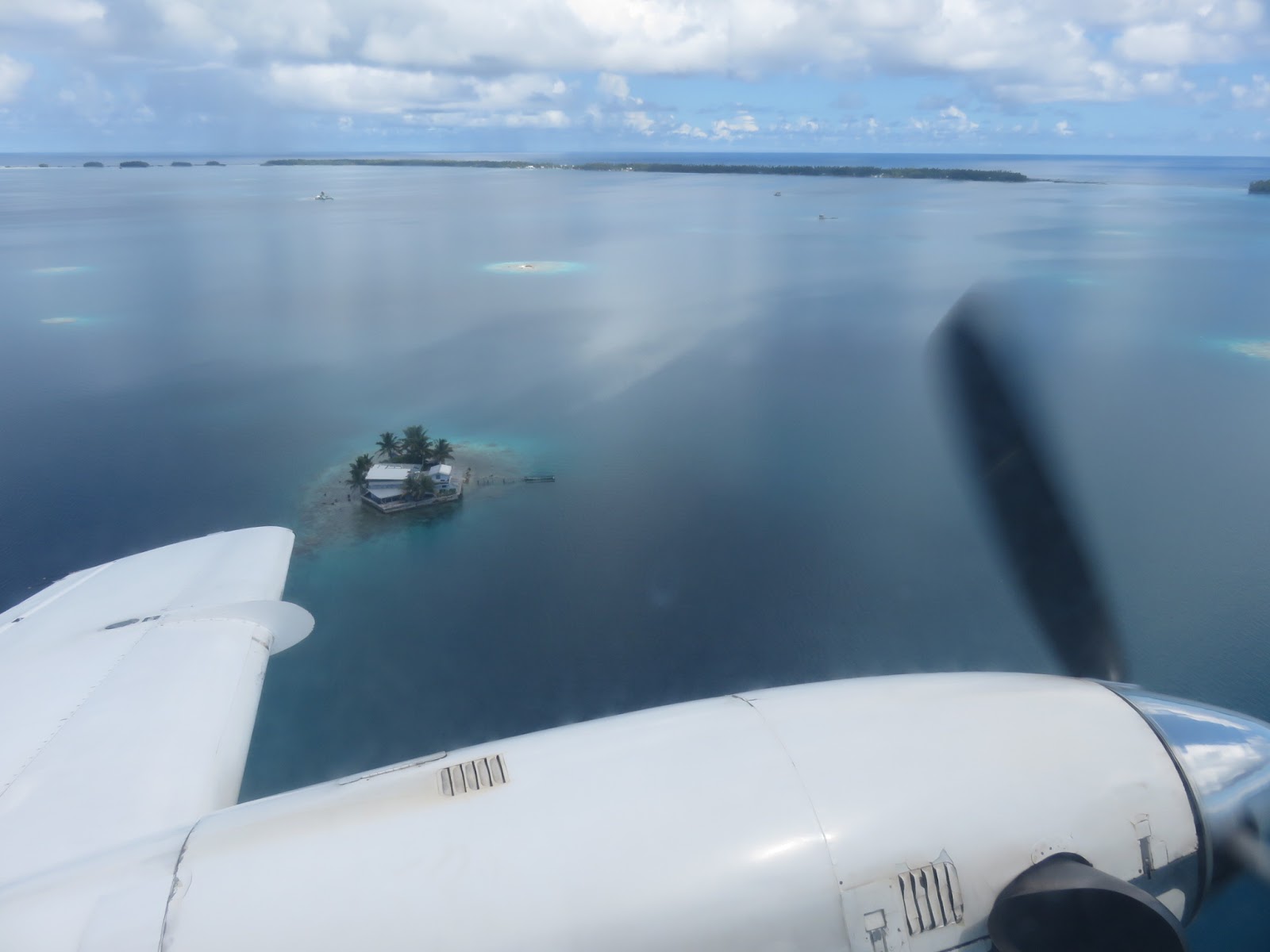 Postcards A world Travelogue: Cook Islands - Manihiki