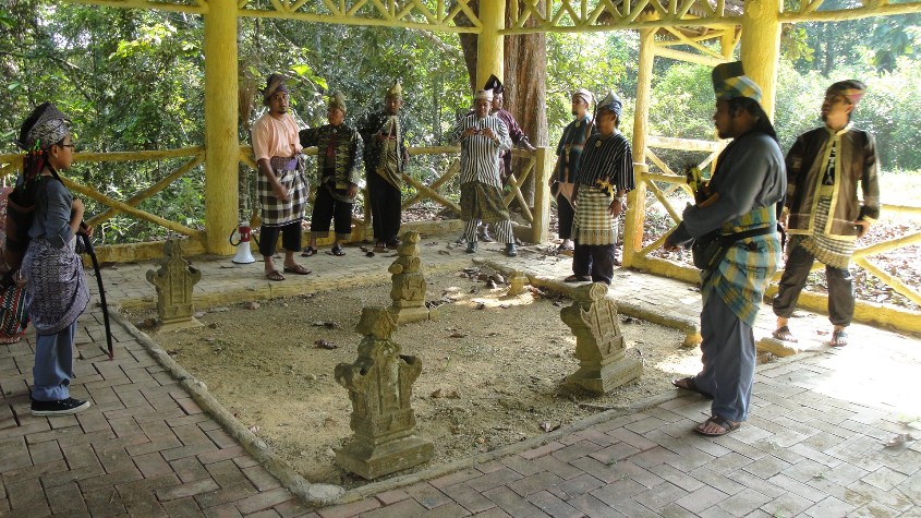 SENI LAMA MELAYU (MALAY OLDEN ART): Makam Sultan Muzaffar Syah dan ...