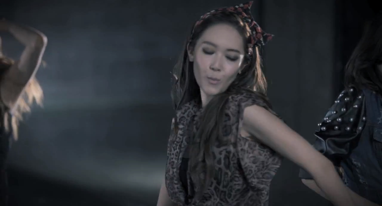 SNSD's "Bad Girl" Makeup Tutorial | neonrouge37