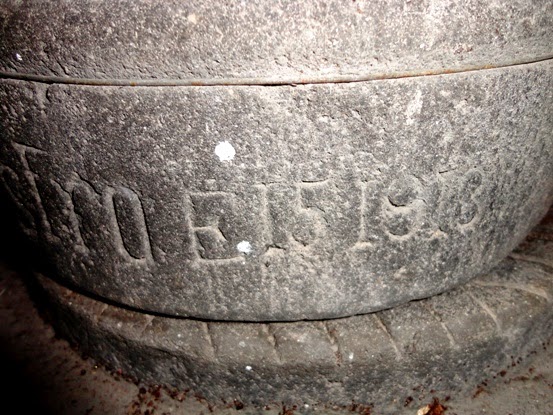 A FLY AND A FLEA: 331. Grind, Grind: HEIRLOOM STONE GILINGAN