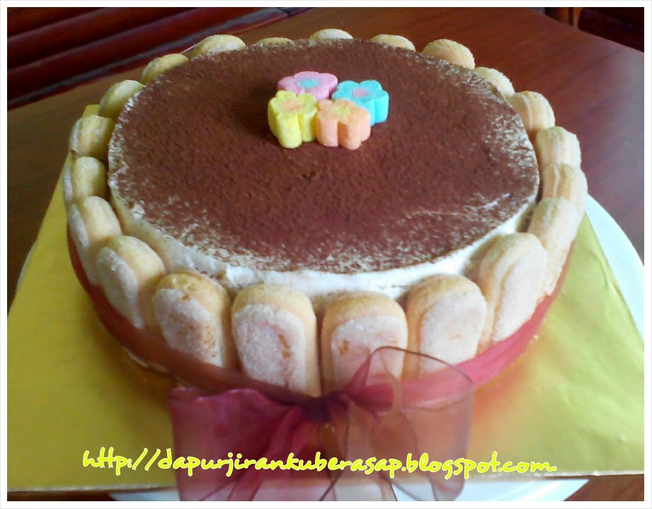 Sweet red cherry: KEK BIRTHDAY TIRAMISU