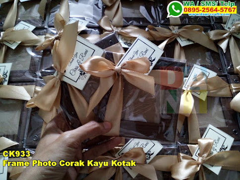 Frame Photo Corak Kayu Kotak | Souvenir Pernikahan