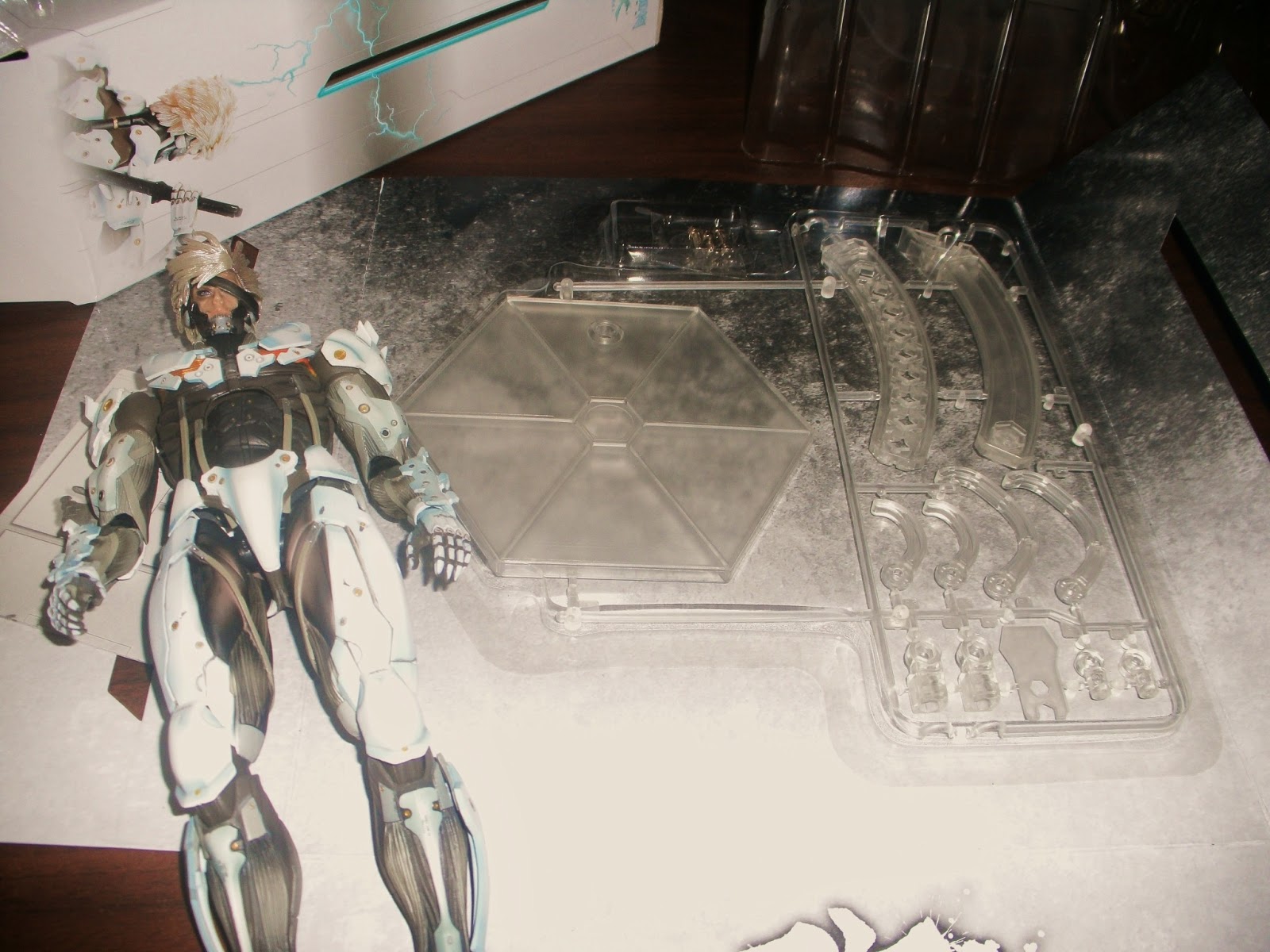 Angels and Summer: Play Arts Kai Raiden White Version - MGRR