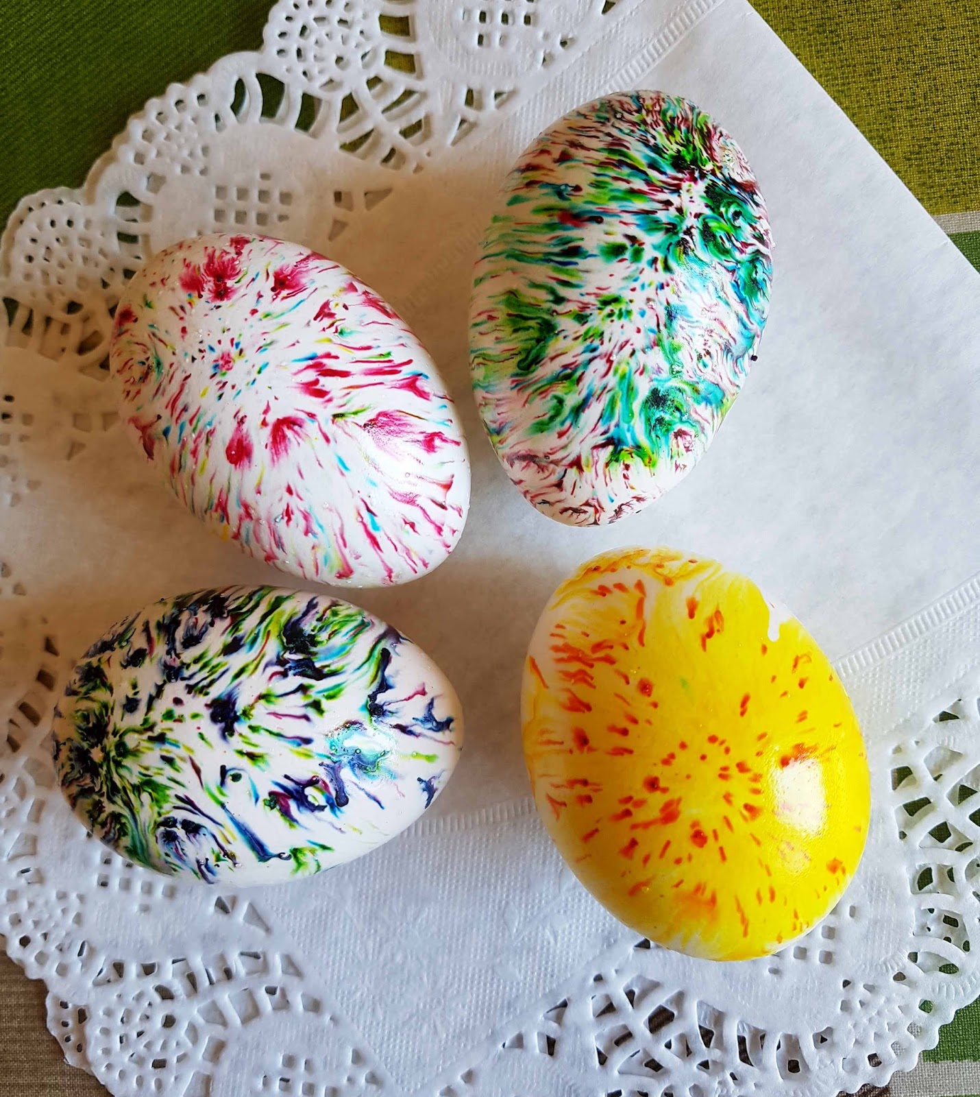виЕЛИца от вкусове: Лесно: Избелване на яйца за Великден