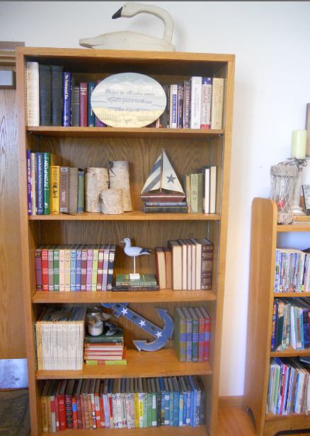 A Heartful Home: Summer Nautical Bookshelf!