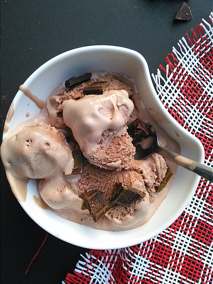 Curry Chocolate Ice Cream #makeitwithMILK #FWCon - Nik Snacks