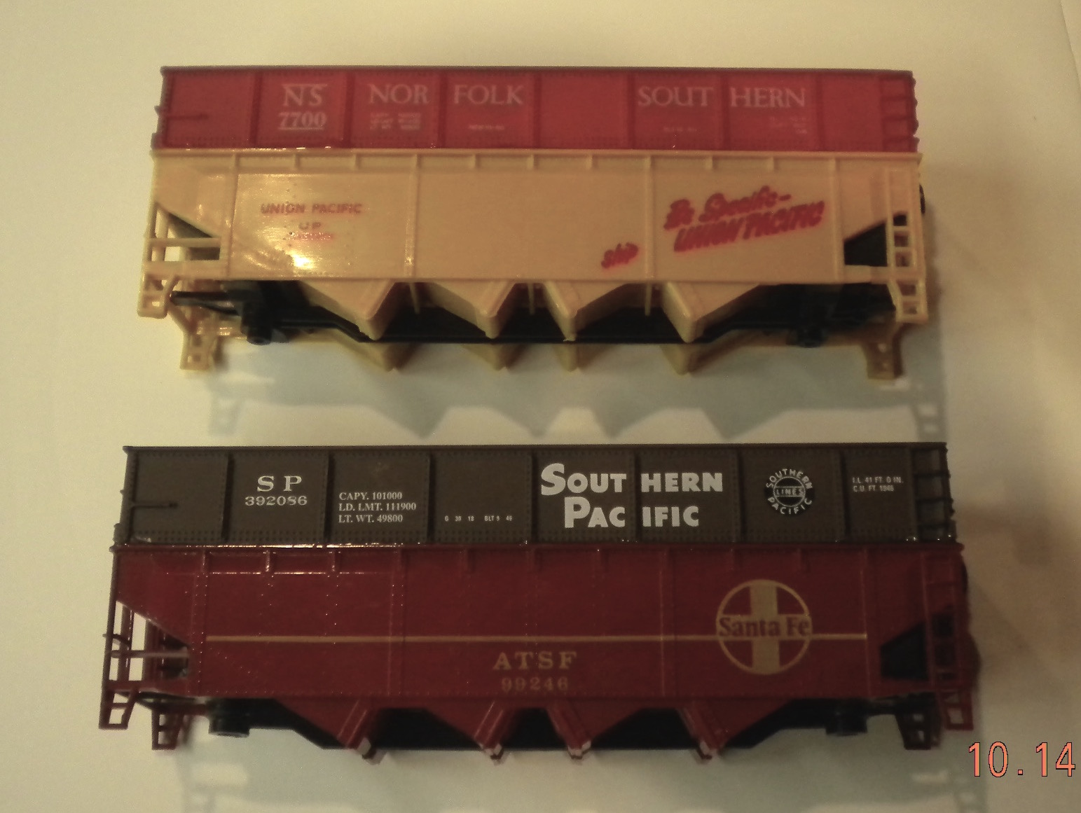 The Model Railroad Luddite: Wood chip hoppers