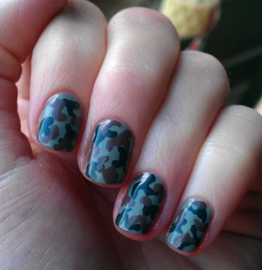 Pie's Eyes & Other Sparkly Stories...: Camouflage Nails