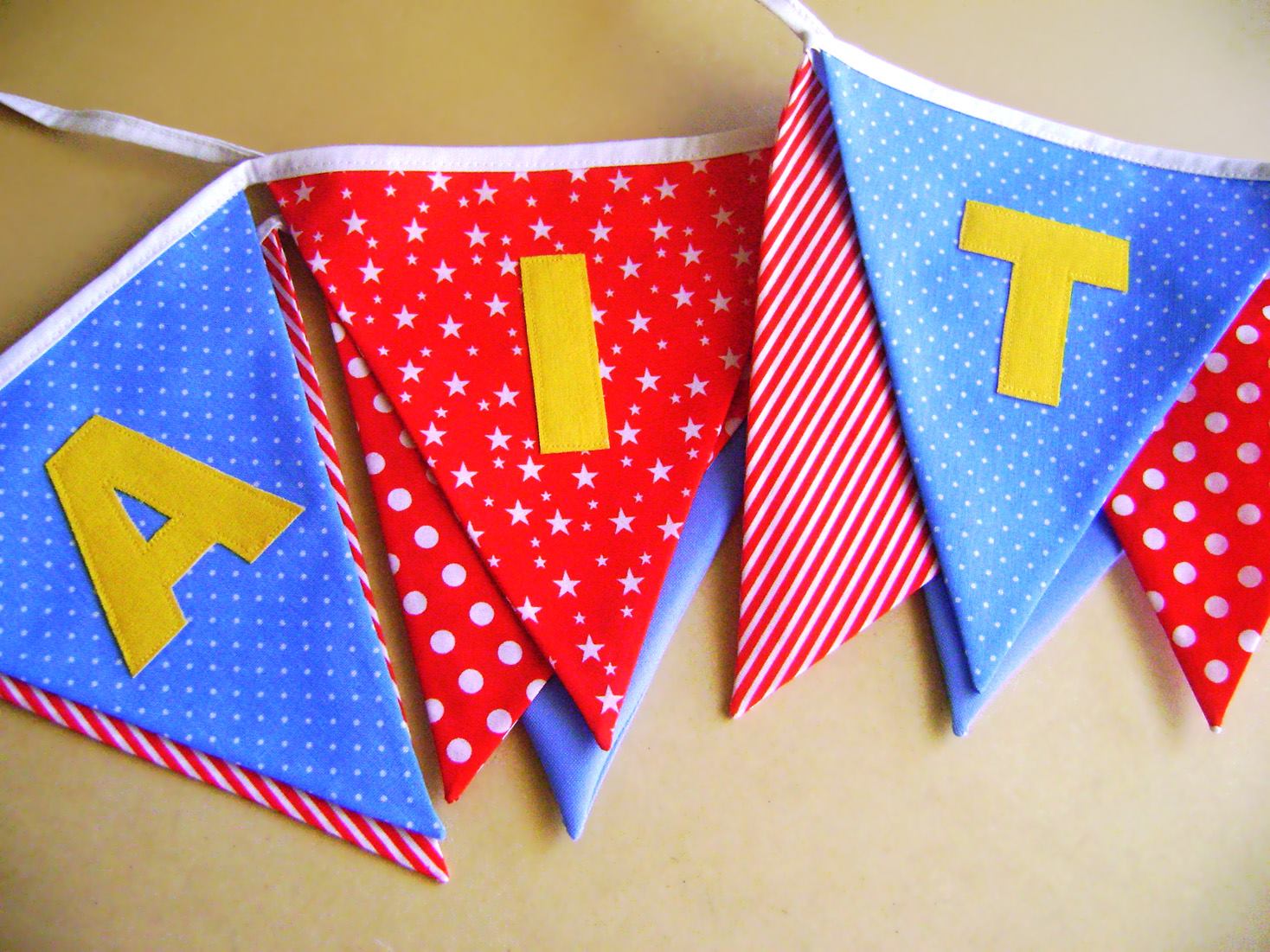 PUNTO ESTILO DECO: Banderines, Individuales, Repasadores,