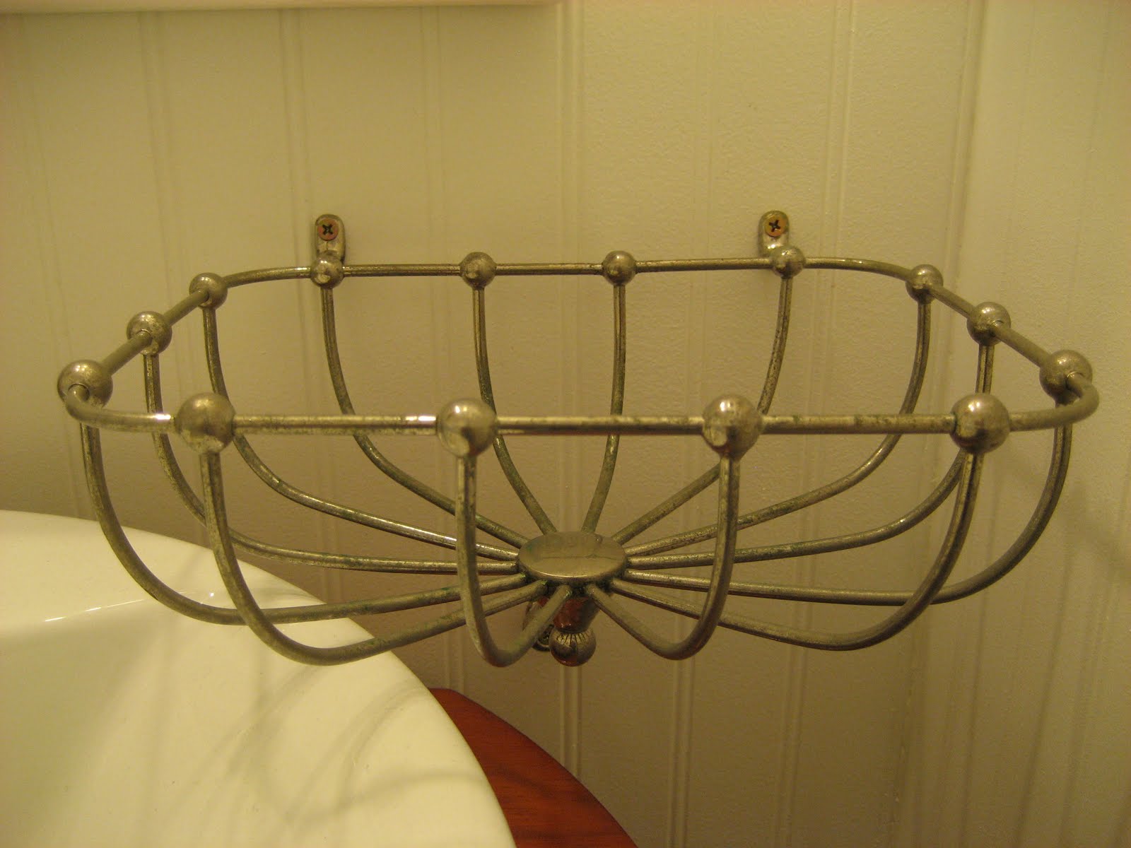 The Vintage Era: Large Square Bathtub Sponge Basket