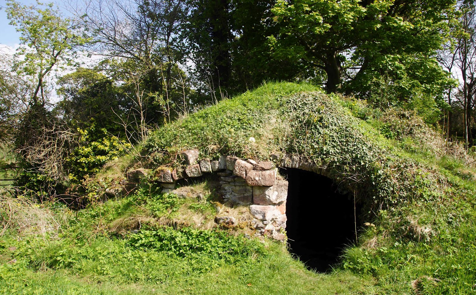 Tour Scotland: Tour Scotland Photographs Balmerino Abbey North Fife