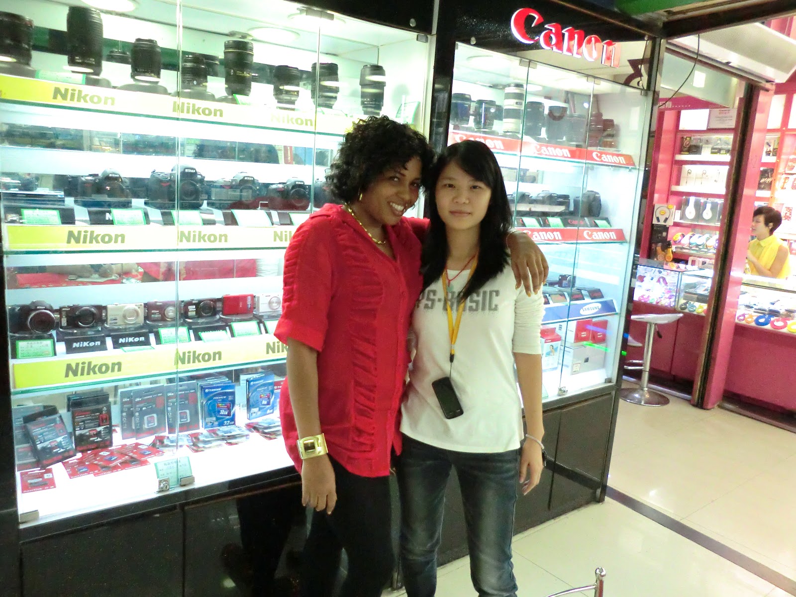 MAINDA SMALL BABY: JENNIFER KYAKA (ODAMA) KUSHUKA NA VIFAA VIPYA VYA MOVIE