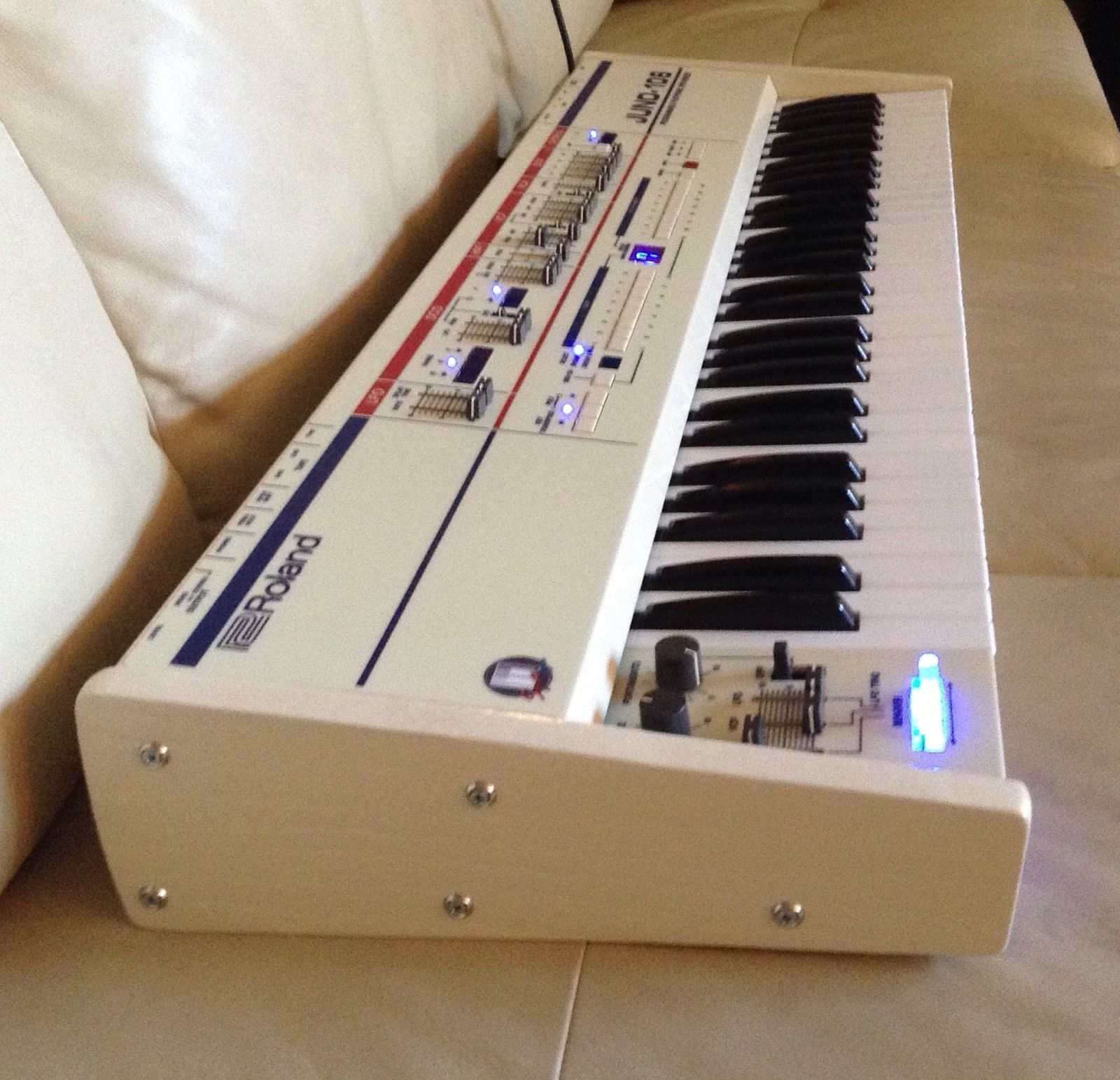 MATRIXSYNTH: Custom White "Cream Meanie" Roland Juno-106