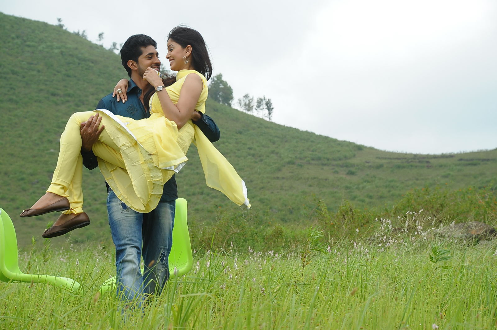 Rushi Telugu Movie Latest Stills