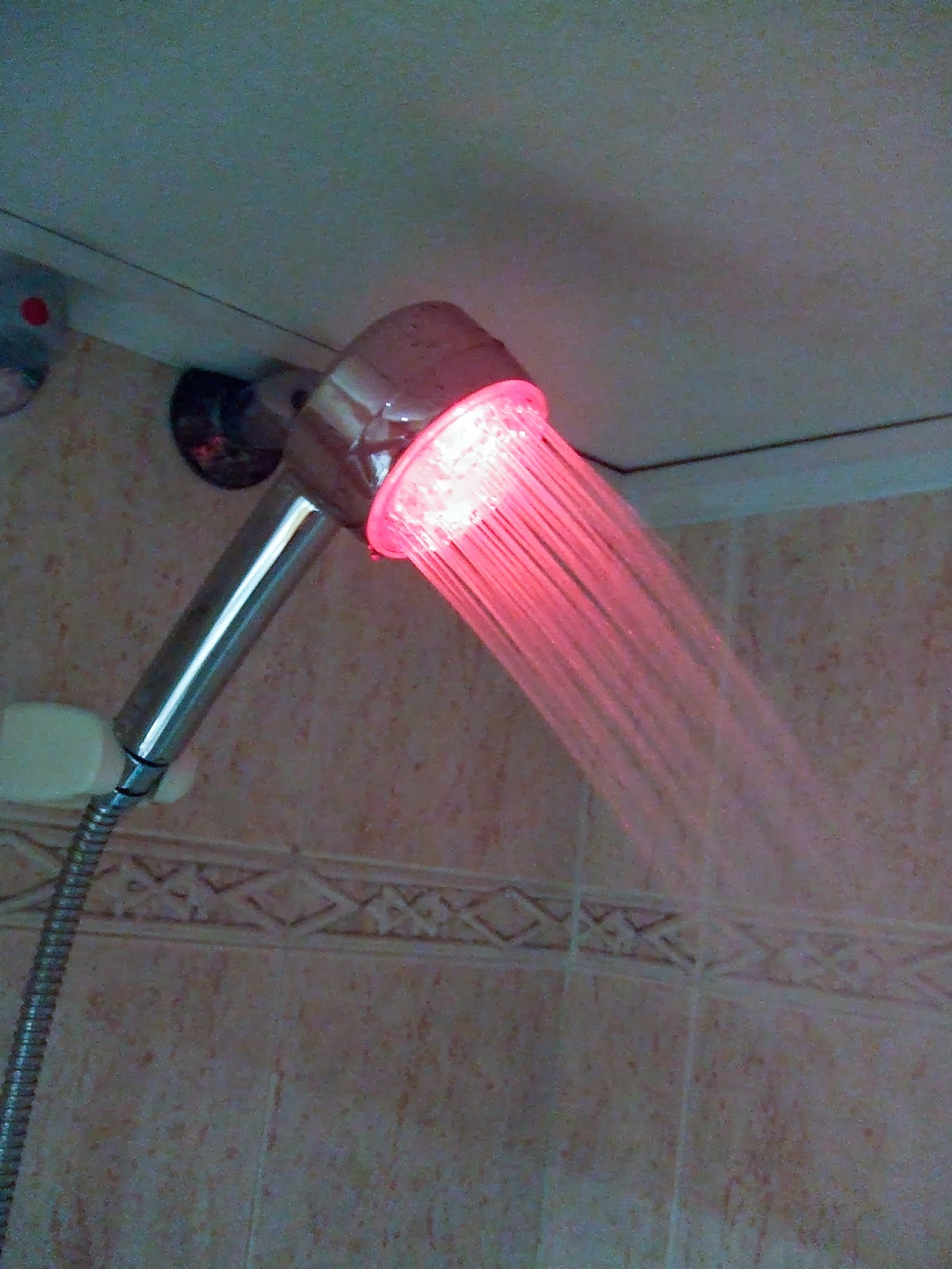 Blog de iluminación led: Cromoterapia en la ducha mediante leds.