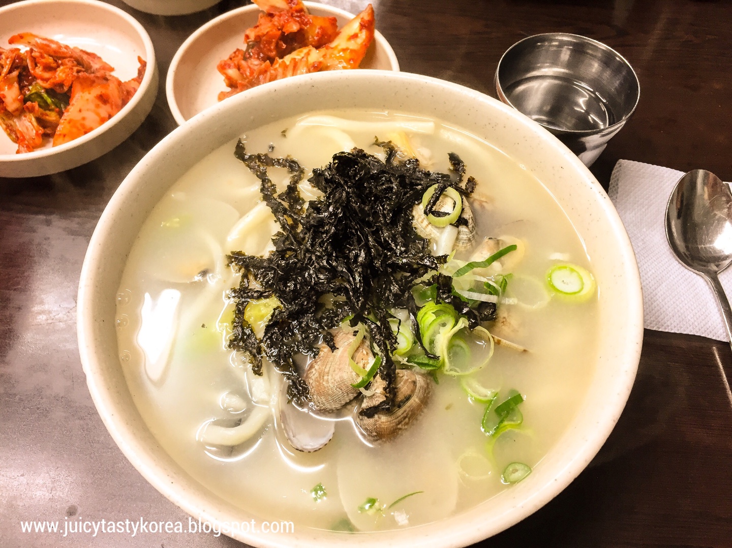 Juicy.Tasty.Korea: [EAT_TRADITIONAL] 7.Kalguksu_Knife cut noodle_칼국수