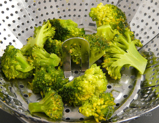 Anita Cocinitas: Mini quiches de brócoli, tomatitos cherry y sobrasada