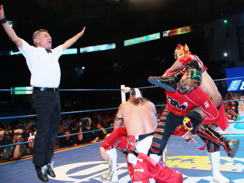 LUCHANDO SIN MASCARA: Guerrero y Dragón Rojo Jr. retienen