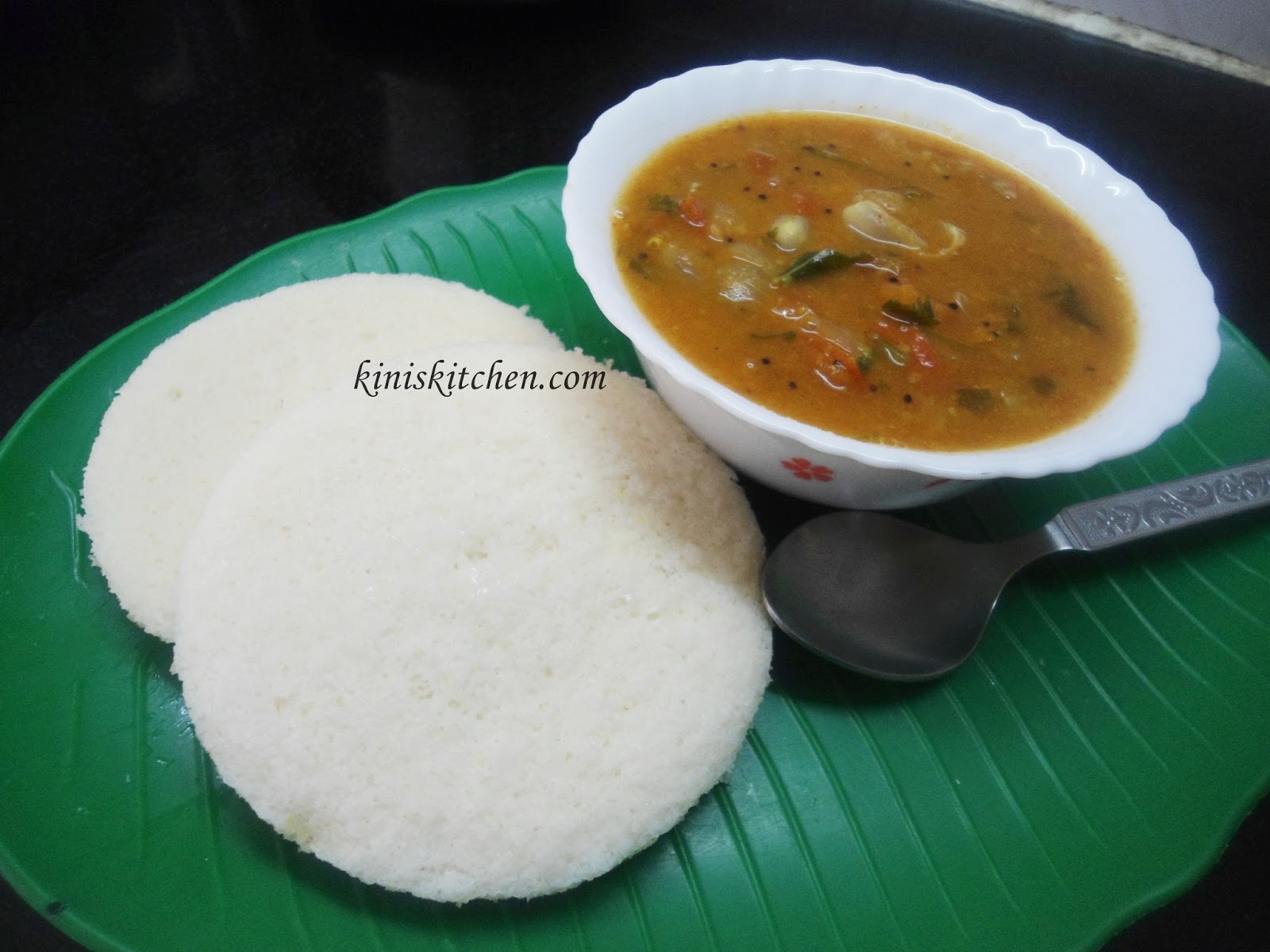 Thatte Idli with Shallot sambar