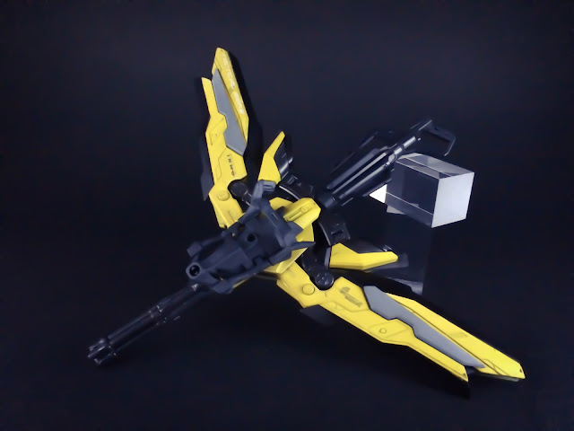 Gundam Family: MG 1/100 GAT-X105.Bee : "Sword Strike Bee" Custom Build