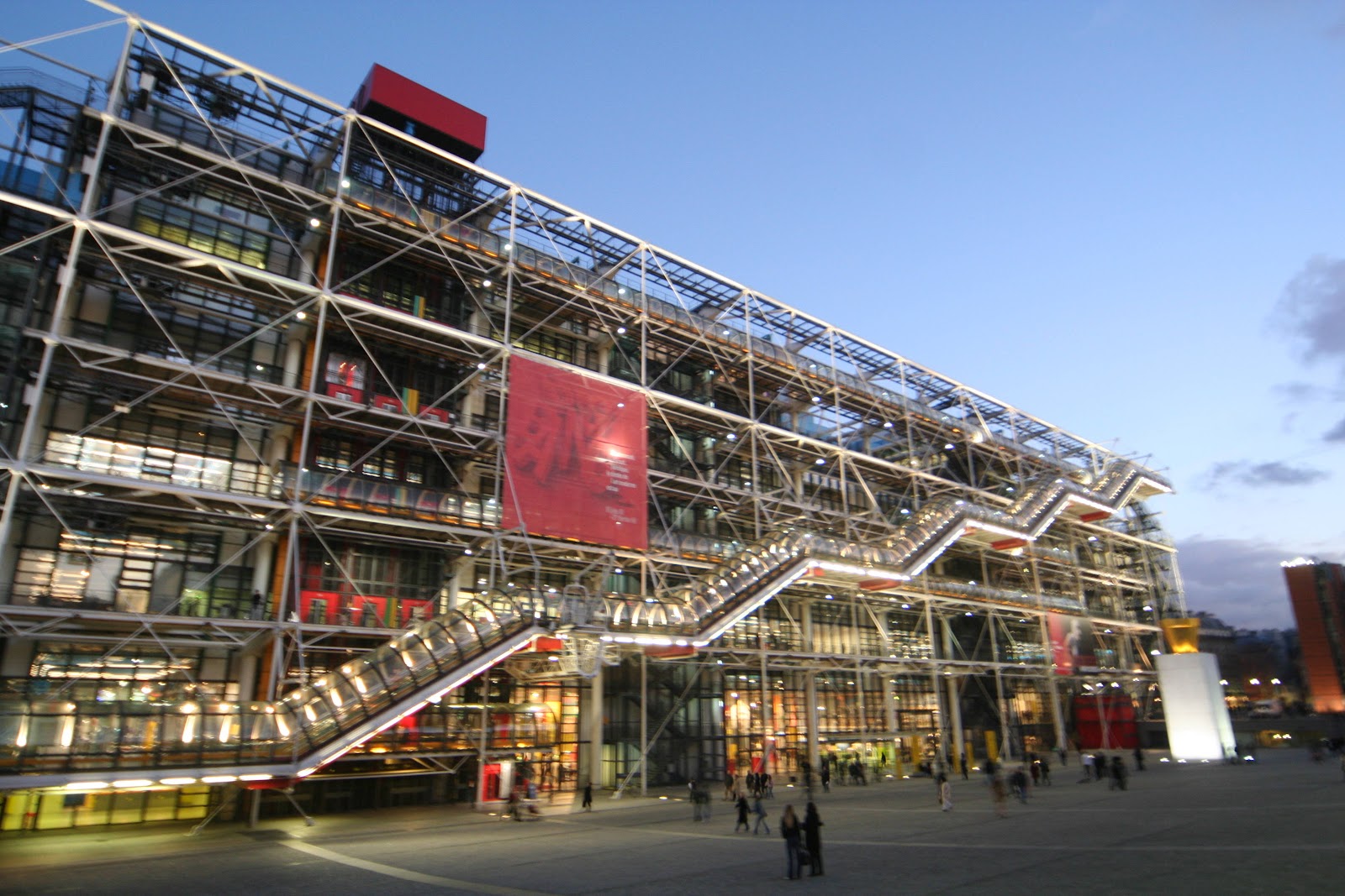 Around The World: Centrum Pompidou (Centre Georges Pompidou)