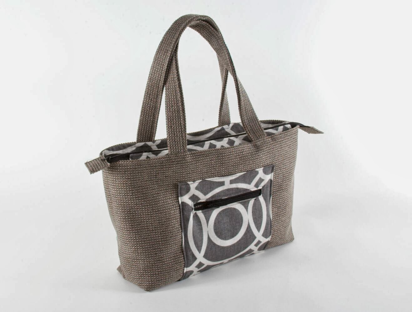 Sew What? by Debbie Shore: Step by steps for my zippered tote bag