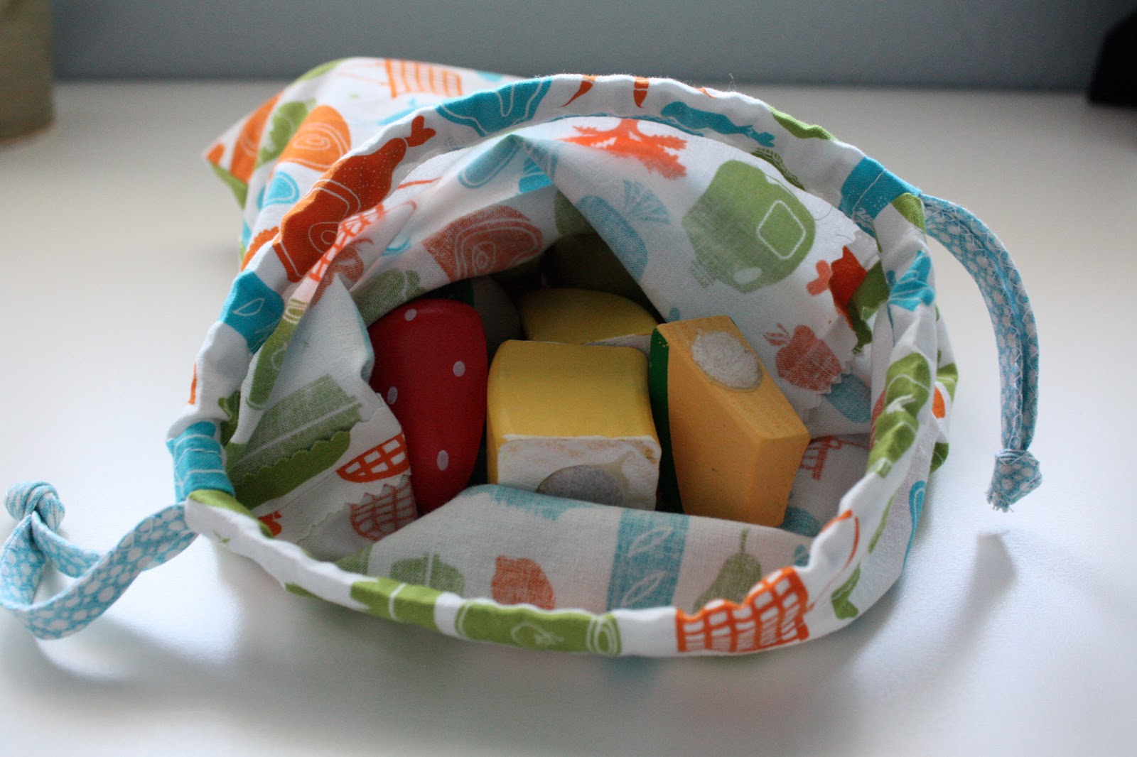 Nicole at Home: Tutorial: Double-drawstring bag