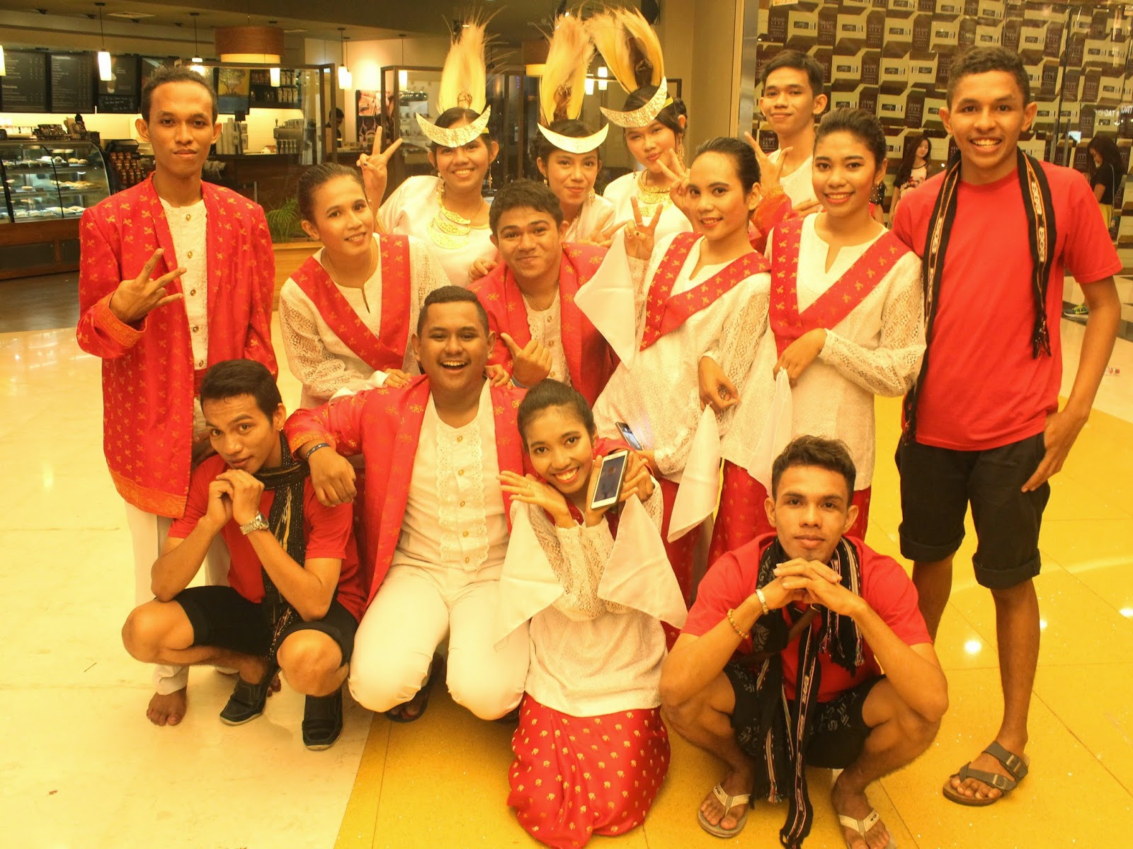 Tarian Maluku Di Bulan Seni Budaya 2015 - tahuribabunyi