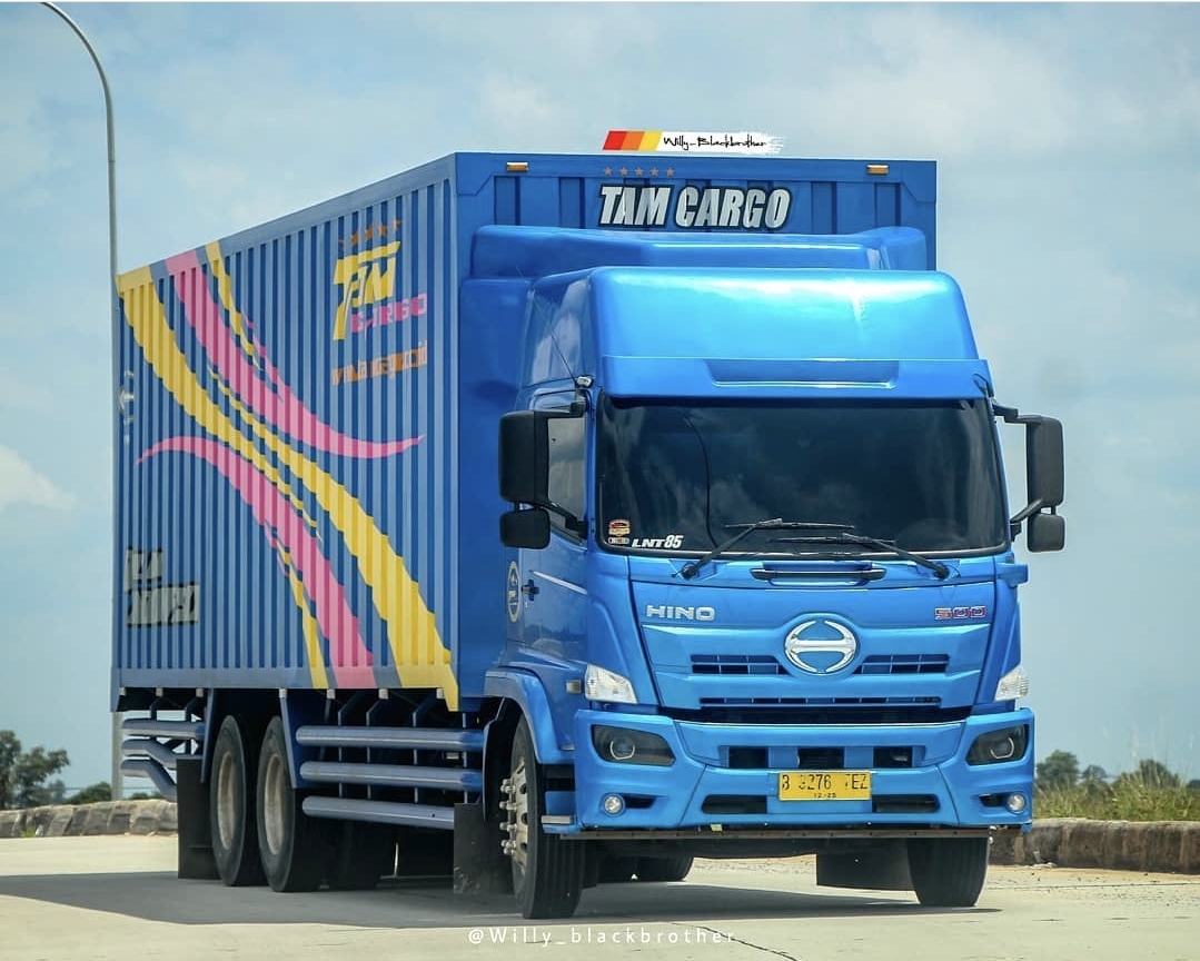 HINO sparepart: Blue Hino..alias Hino berwarna Biru...