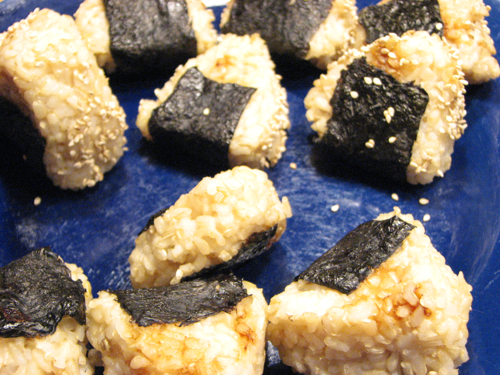 THE VOLUPTUOUS VEGETARIAN: O-musubi aka o-nigiri aka Japanese rice 'balls'