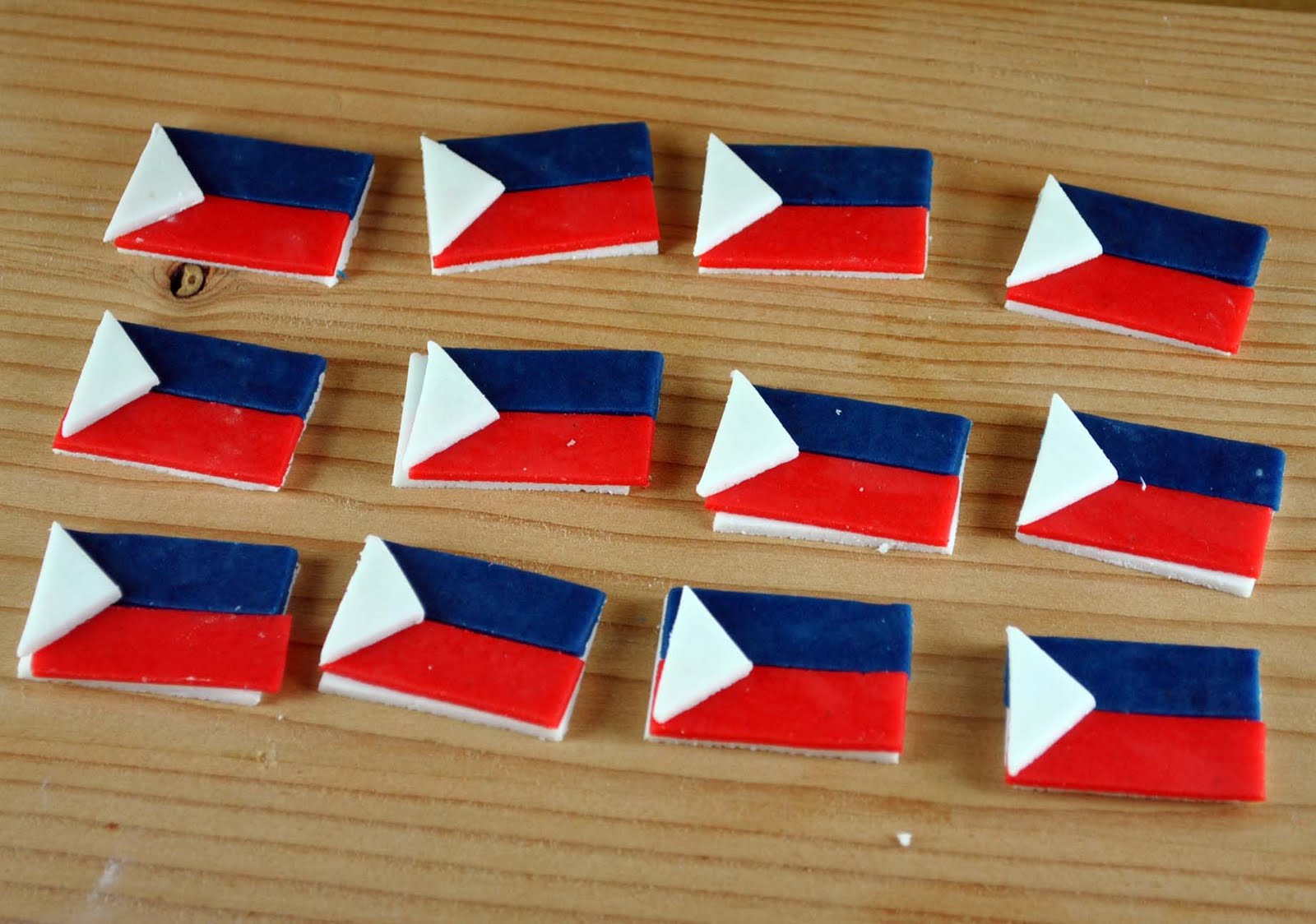 bakery cook and tips: How to Make Philippine Flag Cupcake Toppers